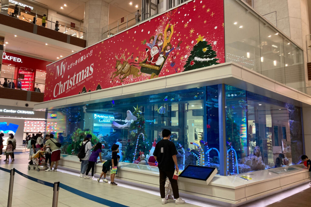 【Rycom aquarium】無料で楽しめる沖縄ライカムの大水槽！｜まぼブログ